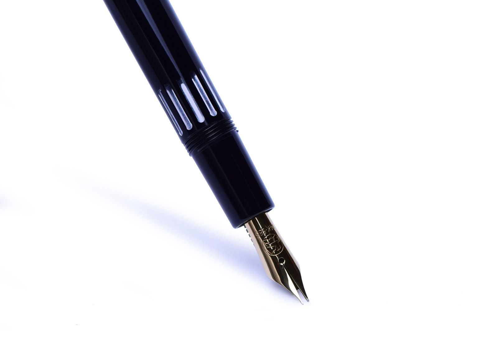 Stunning 1960’s Senator 140 Black Resin Super Flexible 14K EF ...