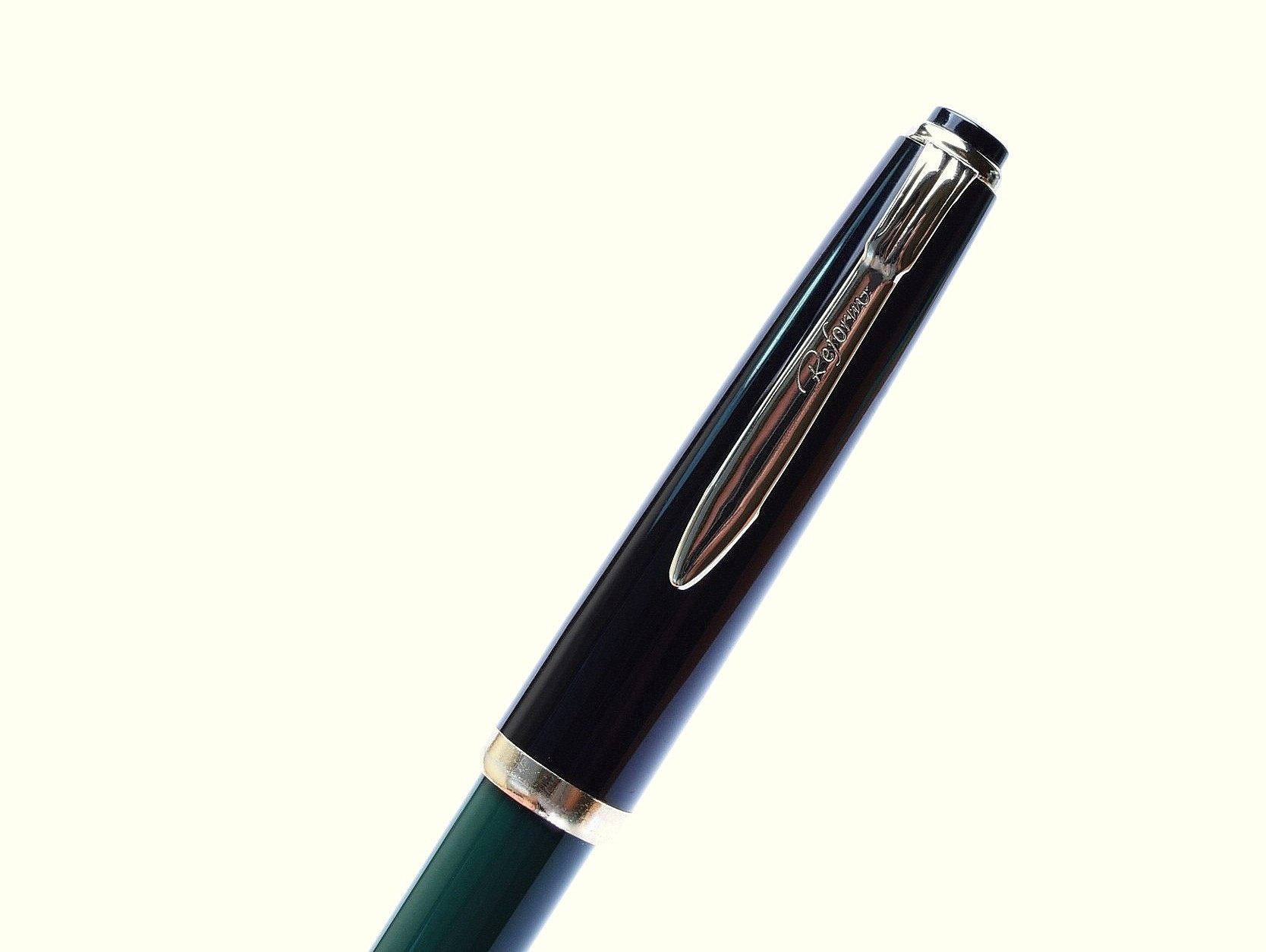 Rare 1960s Reform 4328 Round Green & Black 14K Gold Fully Flexible F to ...