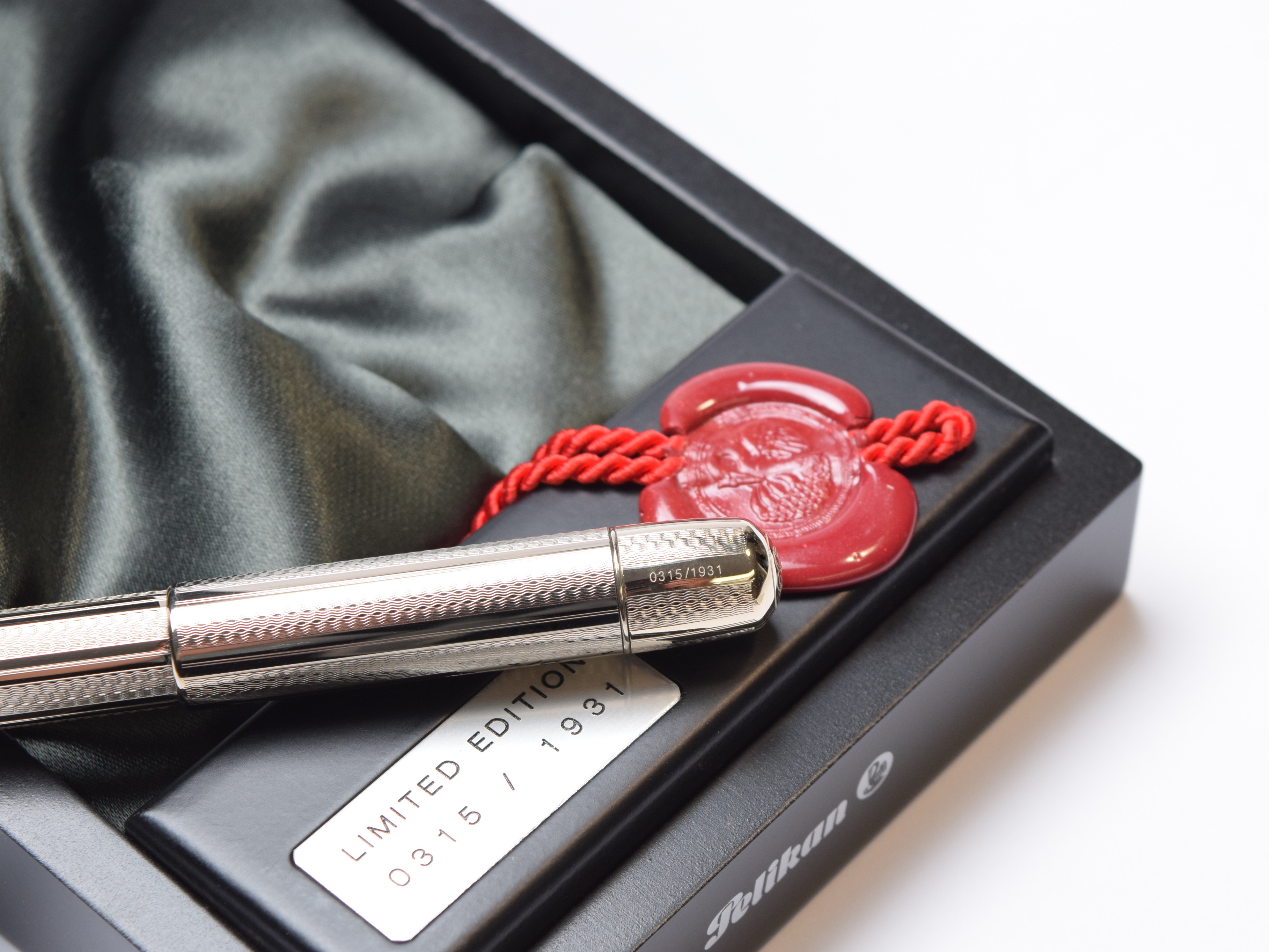 Stunning Limited Edition 315/1931 Year 2000 NOS Never Used Pelikan M112 ...