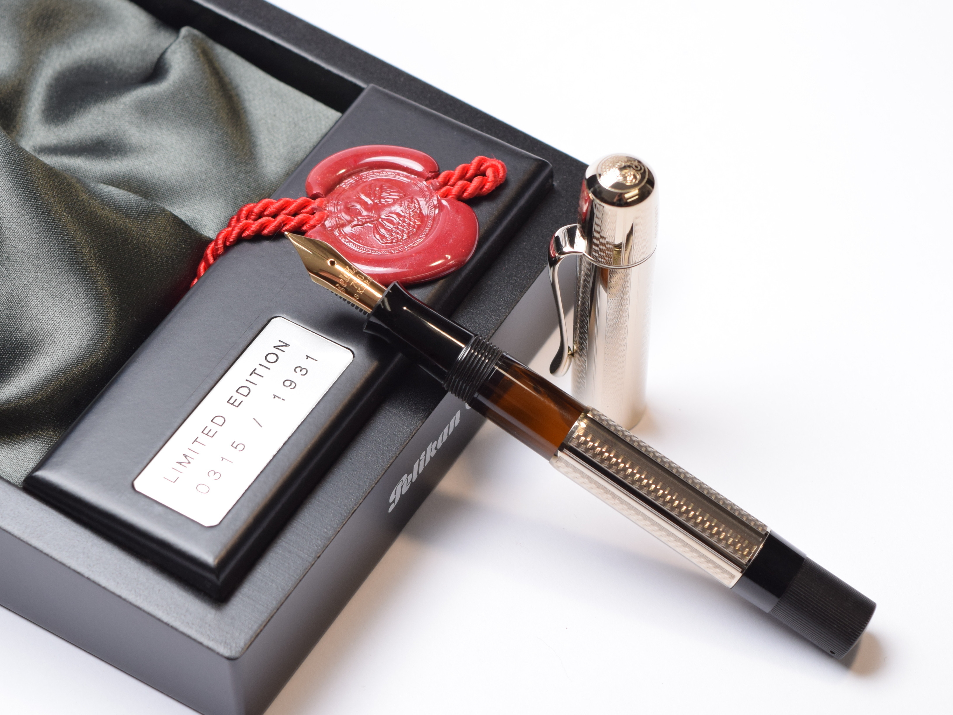 Stunning Limited Edition 315/1931 Year 2000 NOS Never Used Pelikan M112 ...