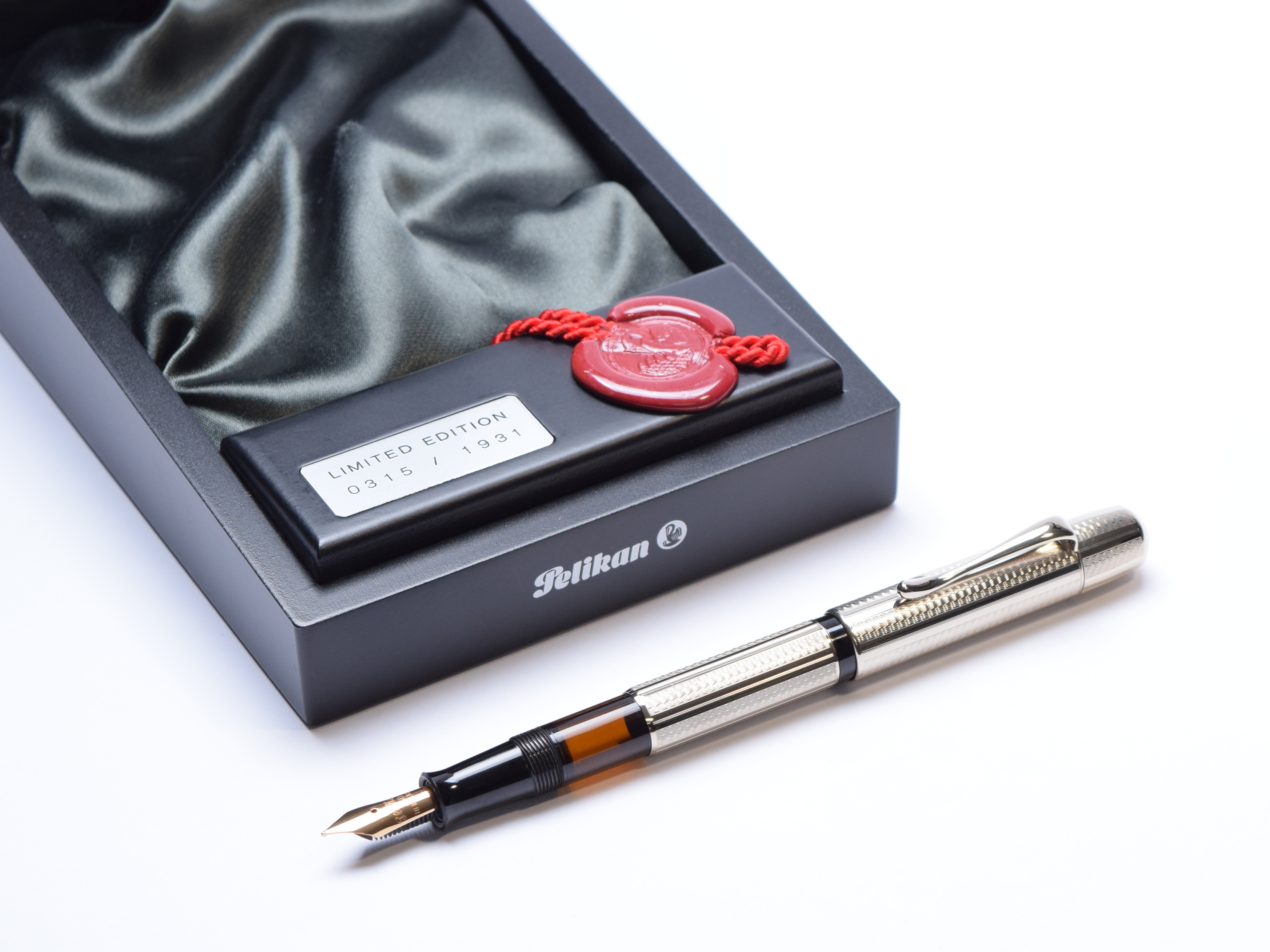 Stunning Limited Edition 315/1931 Year 2000 NOS Never Used Pelikan M112 ...