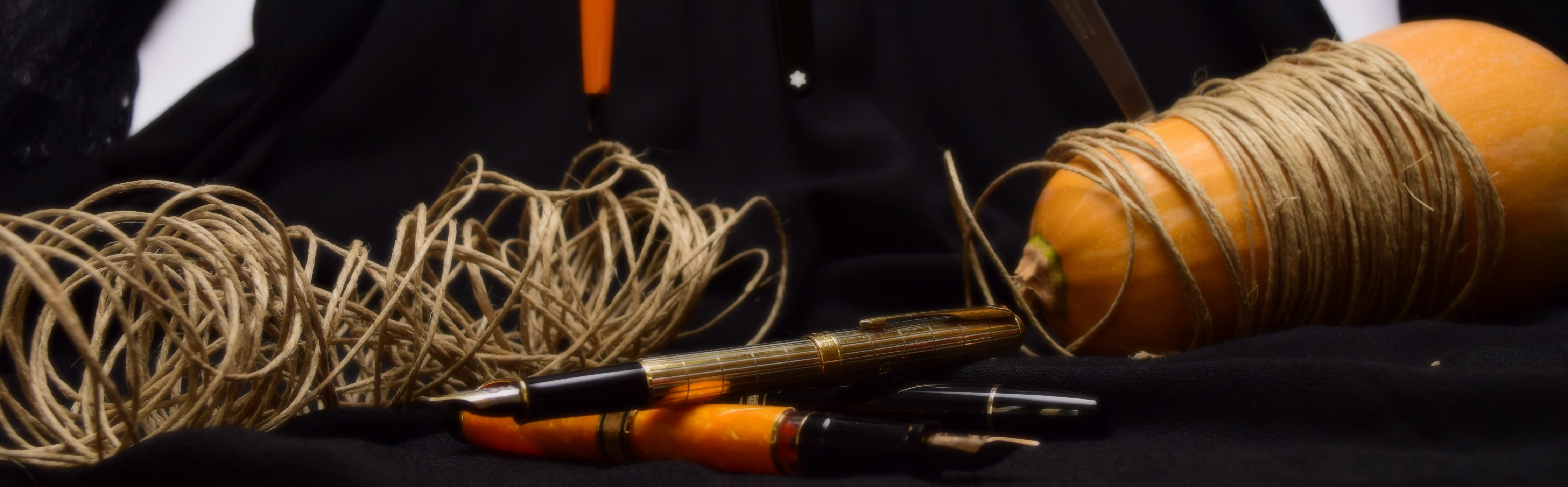 Scary Pens Gallery Halloween special fountain pen photo session