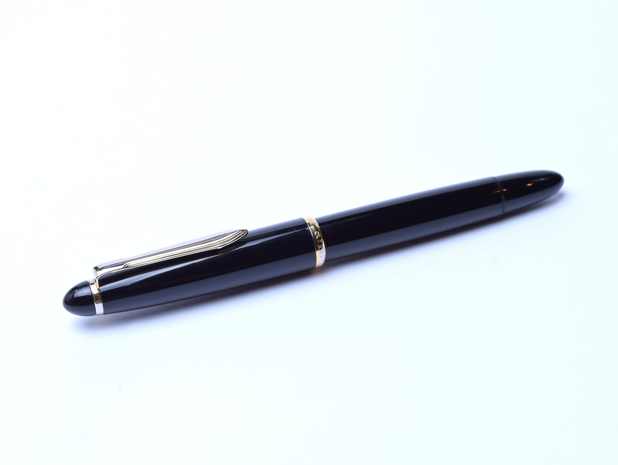 1980's SENATOR Classic Black Resin M Medium Nib Fountain Pen - Pens
