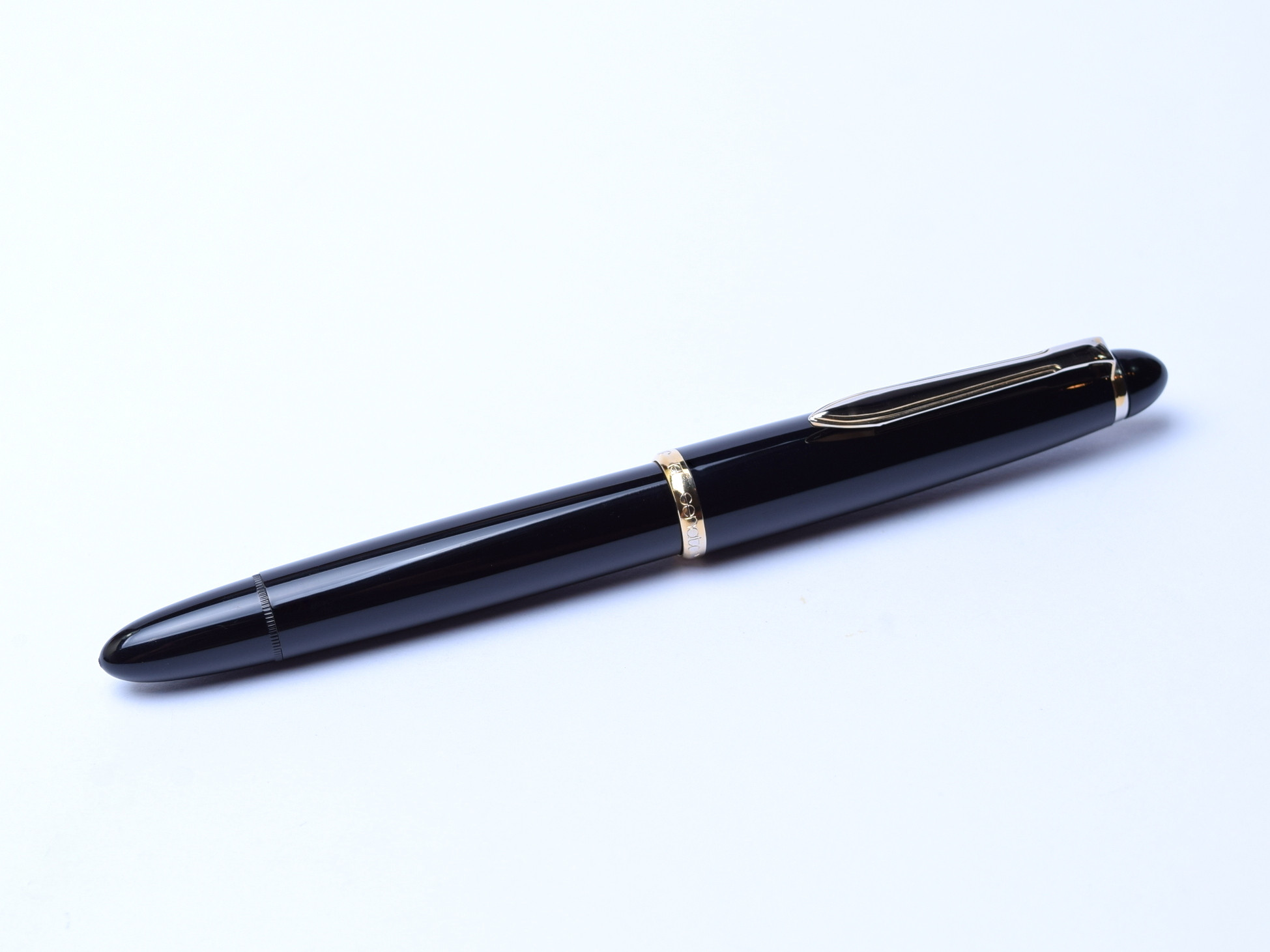 1980's SENATOR Classic Black Resin M Medium Nib Fountain Pen - Pens