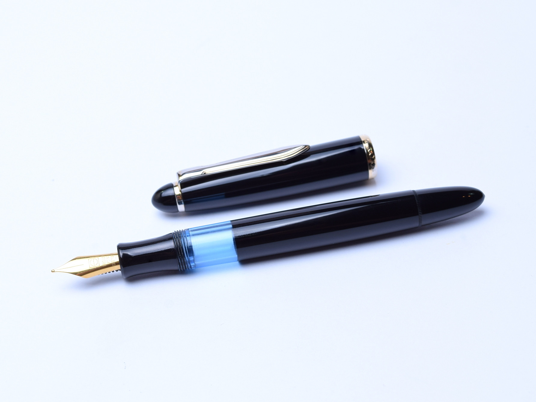 1980's SENATOR Classic Black Resin M Medium Nib Fountain Pen - Pens