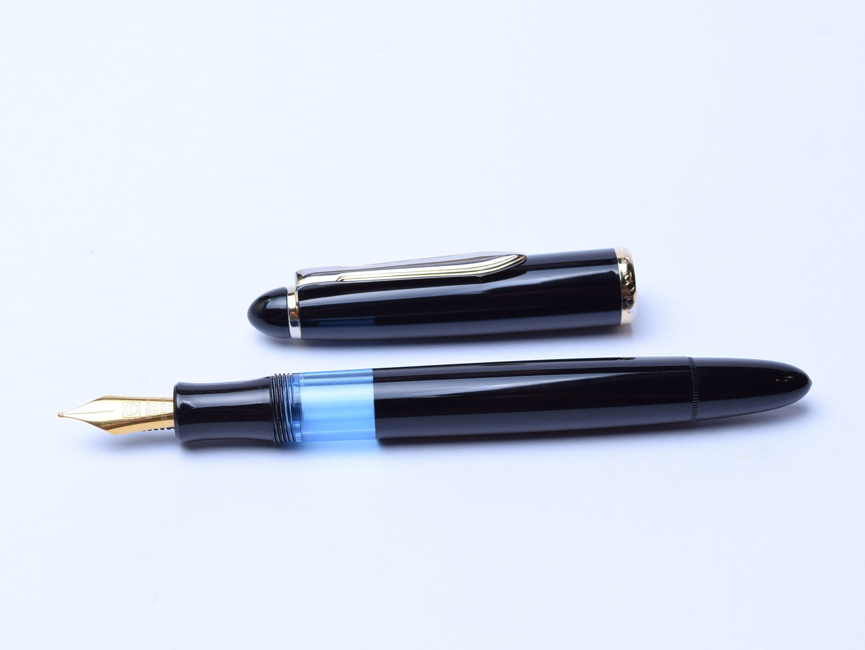 1980's SENATOR Classic Black Resin M Medium Nib Fountain Pen - Pens