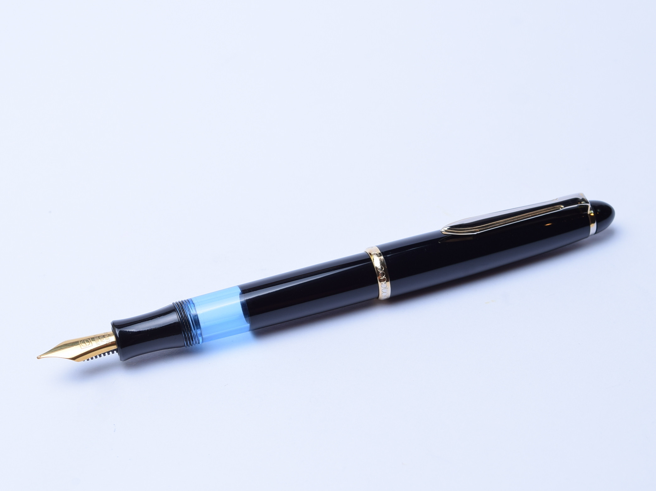 1980's SENATOR Classic Black Resin M Medium Nib Fountain Pen - Pens