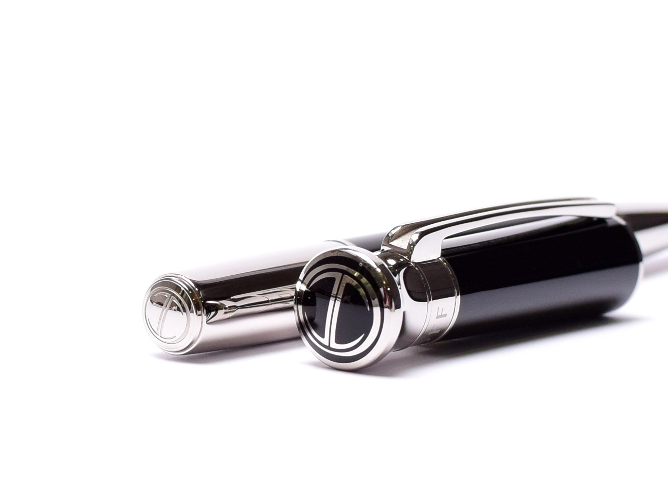 Davidoff Velero Silver & Black Lacquer Oversize Rollerball Pen Made in ...