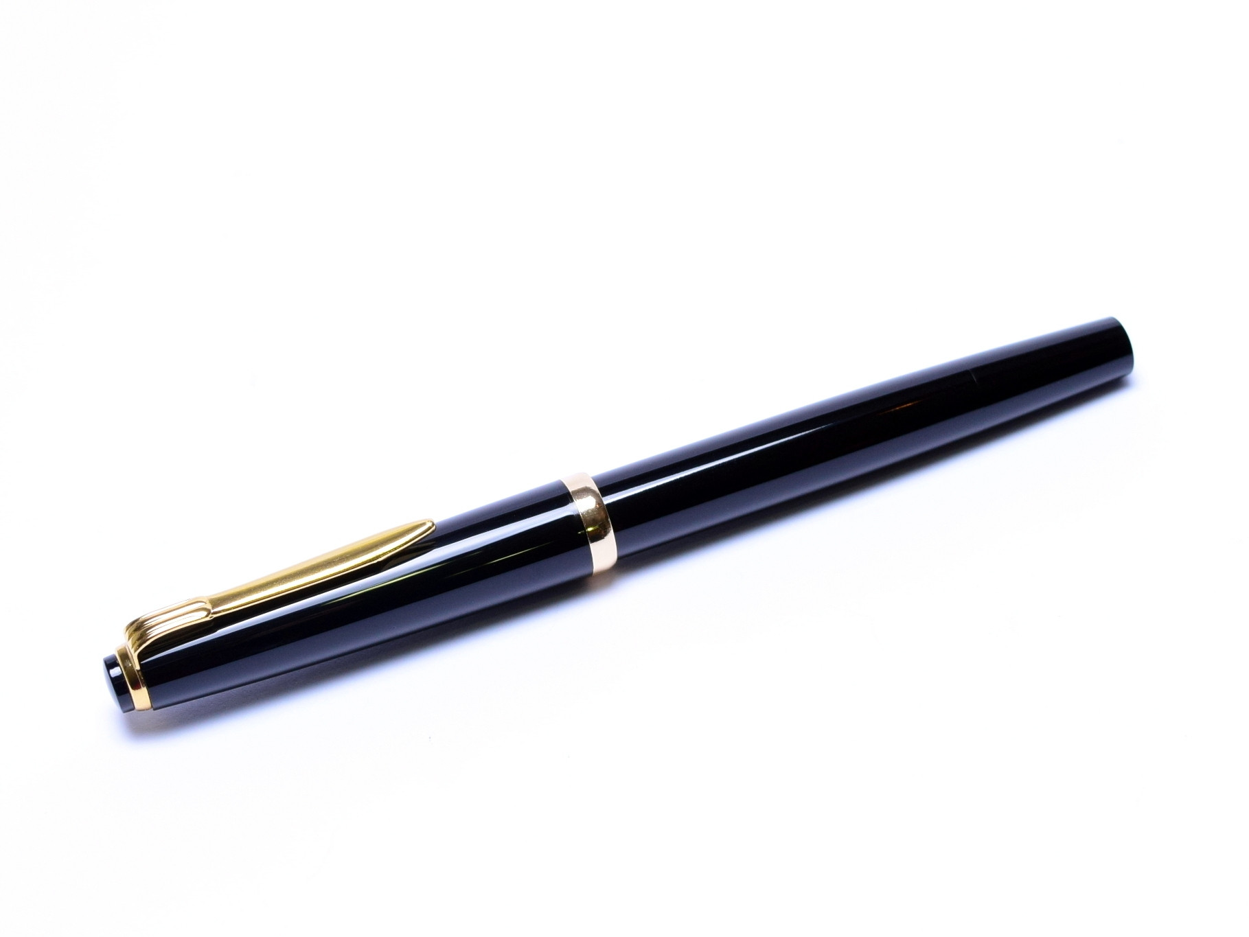 Reform Germany 4328 Round Black Resin & Gold B Broad Nib Fountain ...