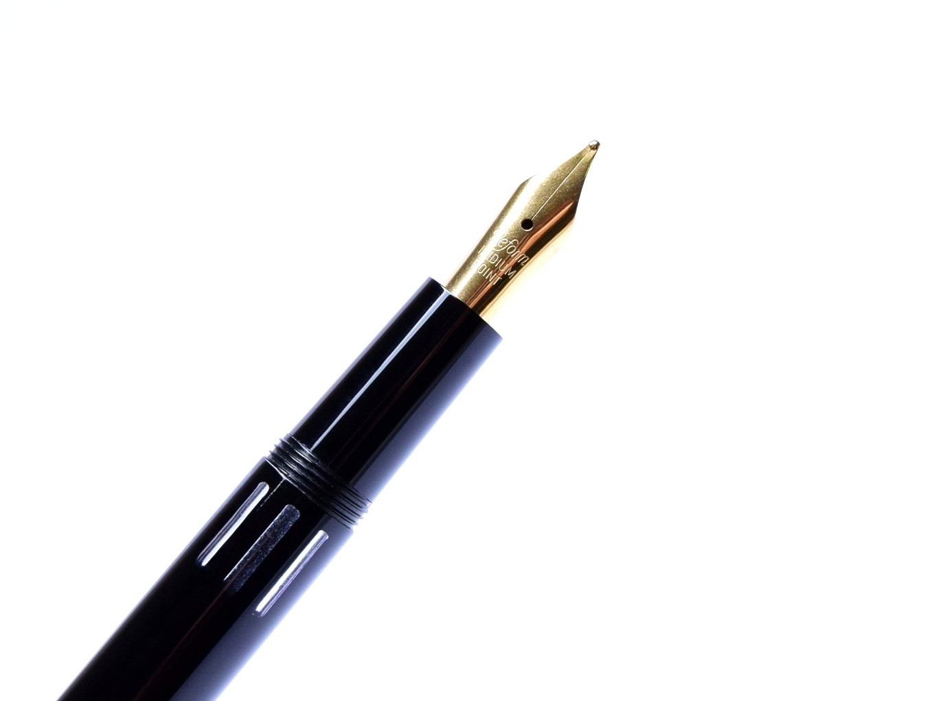 Reform Germany 4328 Round Black Resin & Gold B Broad Nib Fountain ...