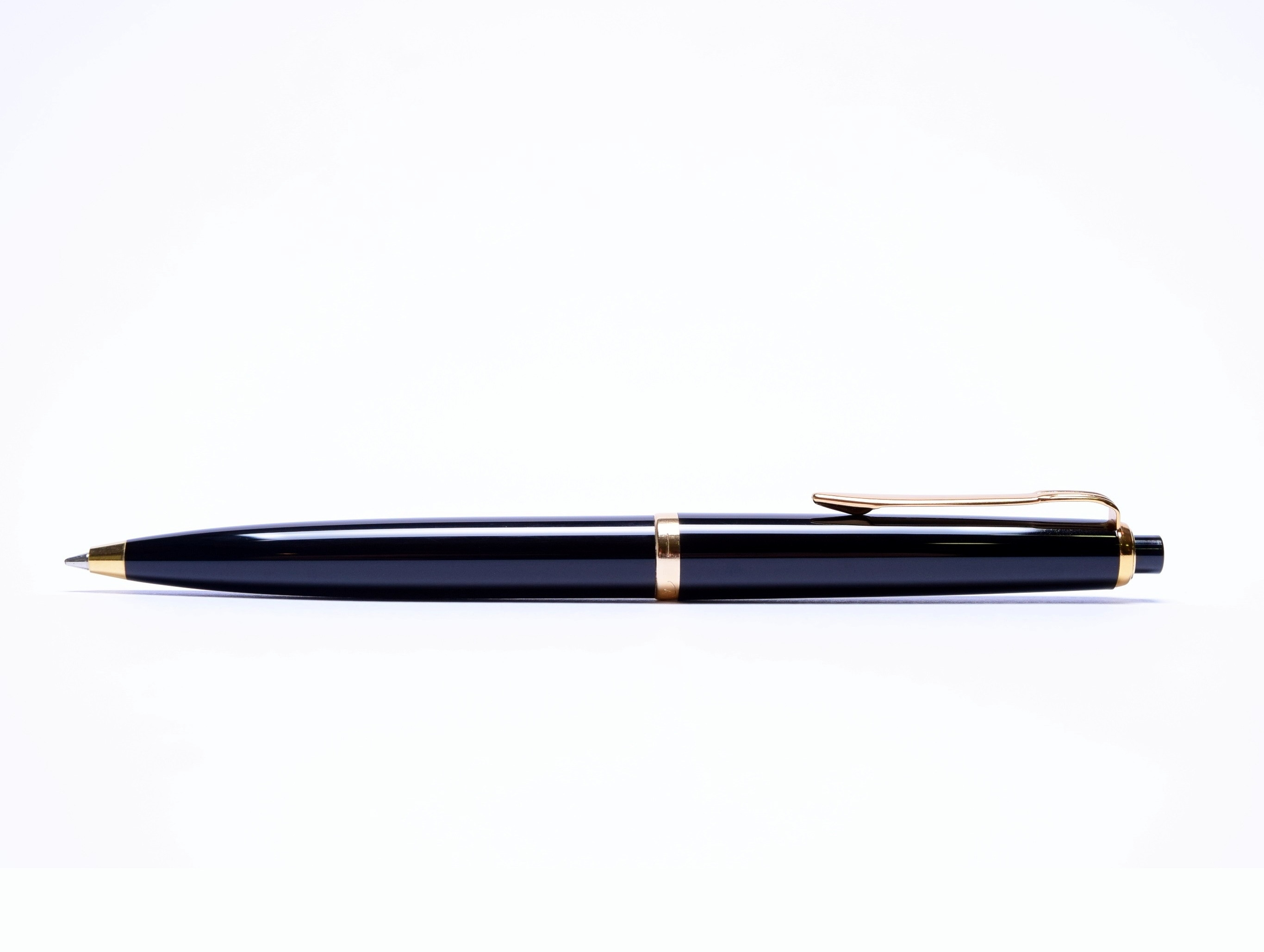 Reform Germany 4328 Round Black Resin & Gold B Broad Nib Fountain ...