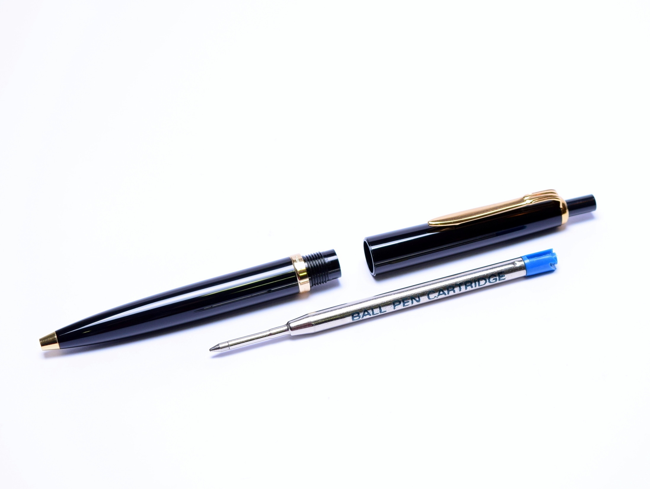 Reform Germany 4328 Round Black Resin & Gold B Broad Nib Fountain ...